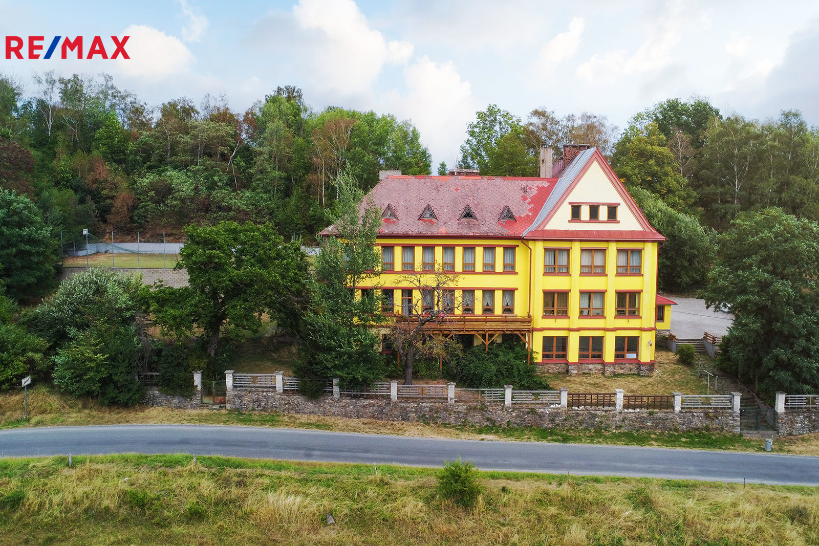 Prodej hotelu 846 m², Dešenice | Reality RE/MAX