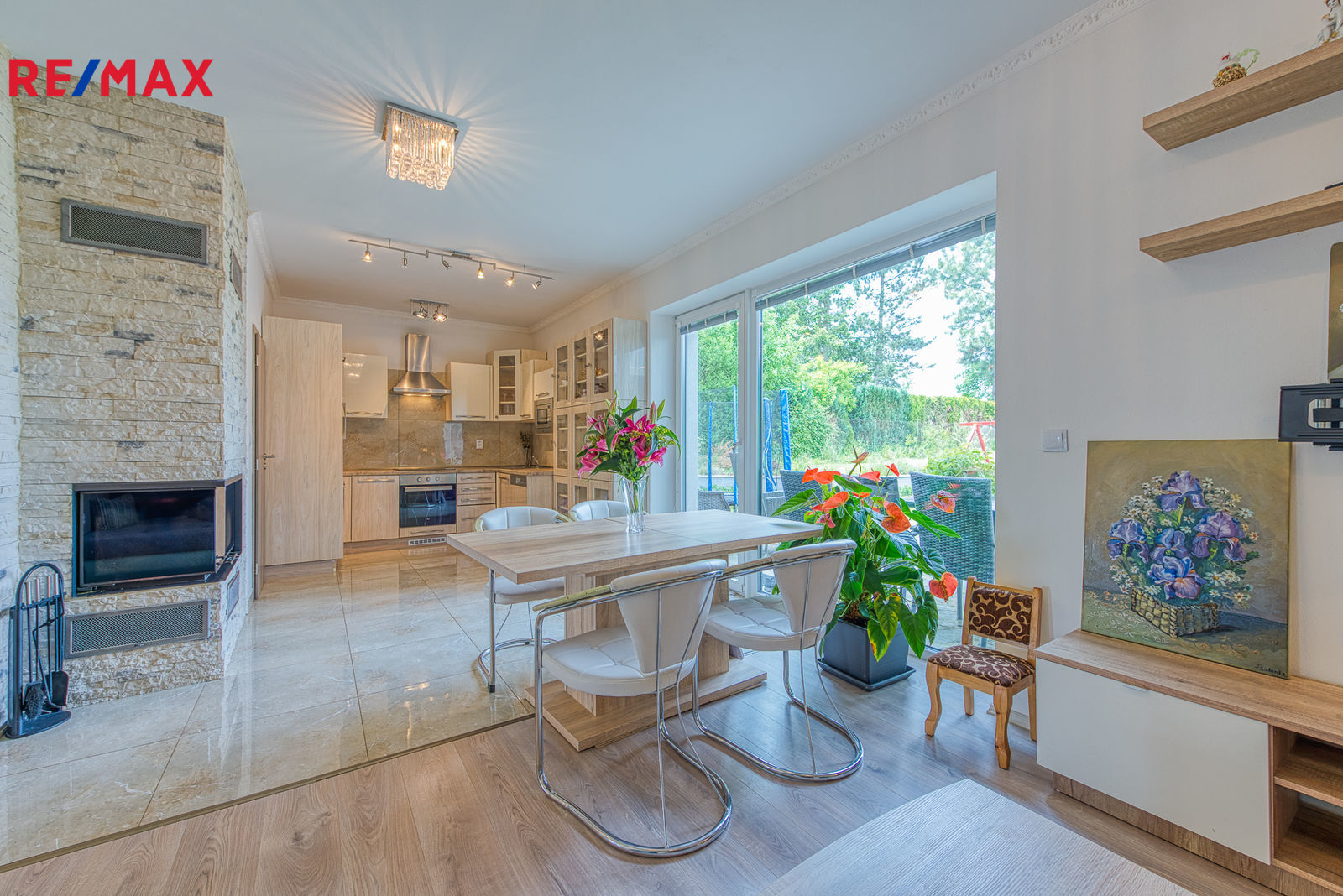 Prodej domu 456 m², Velké Popovice | Reality RE/MAX