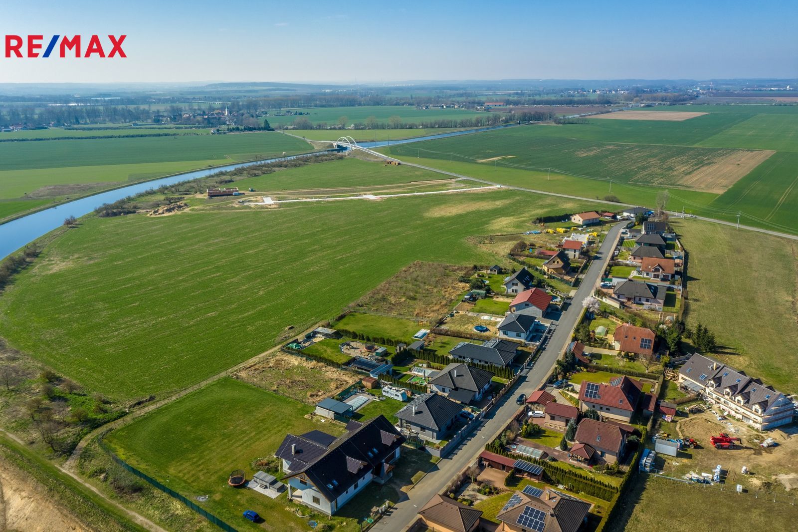 Prodej pozemku 995 m², Hořín | Reality RE/MAX