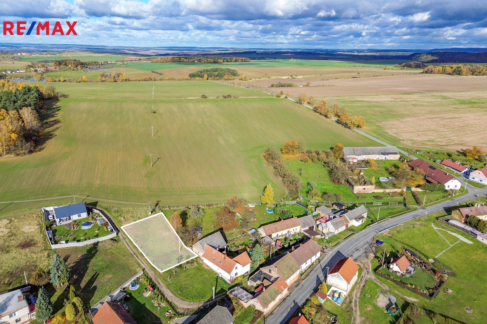 Prodej pozemku 757 m², Chomle | Reality REMAX